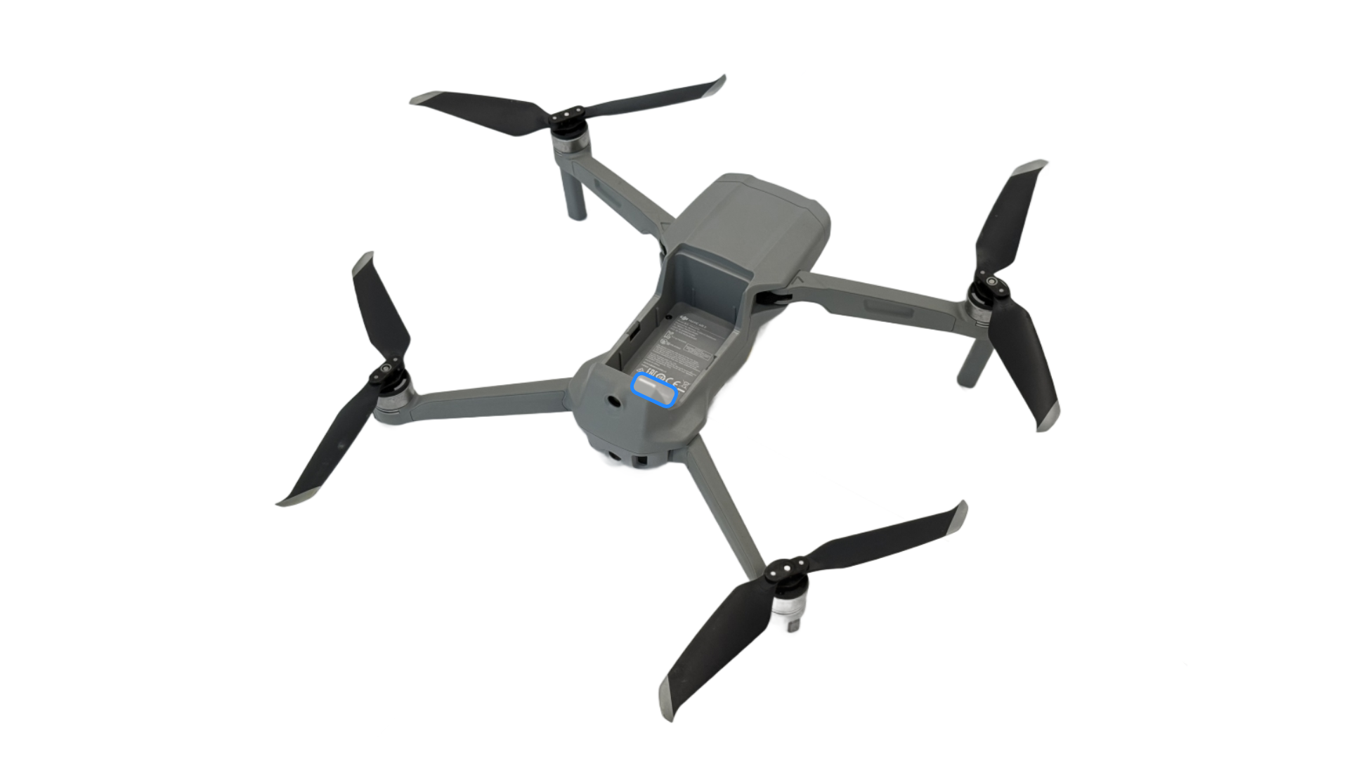 御 Mavic Air 2 的遥控器序列号（SN）获取方式：可通过扫描背部二维码，或查看二维码下方的序列号。